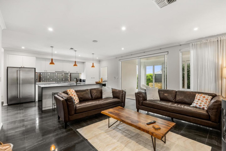Modern Coastal Haven, Walk To Eden Beach & Shops - Mindarie