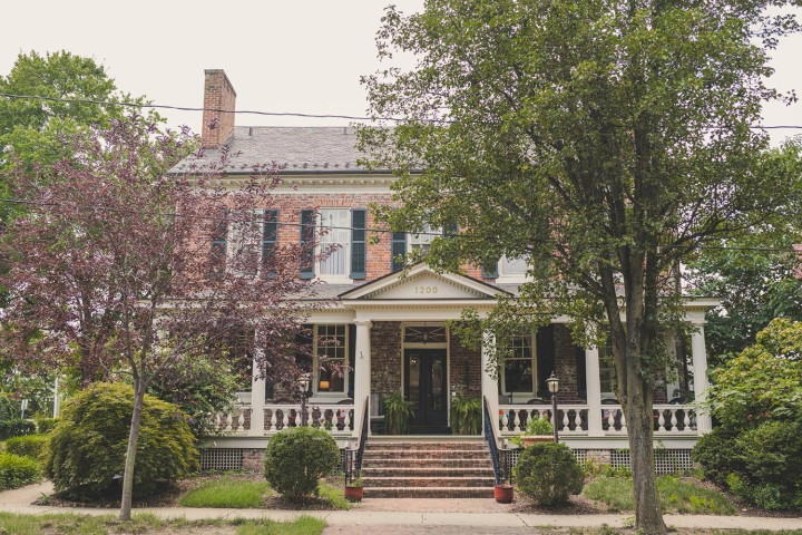 Ironclad Inn And Bourbon Room - Fredericksburg, VA