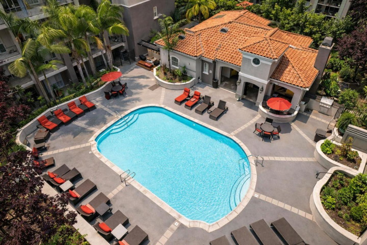Premium 1 & 2 Bedroom Stay Near Venice Beach With Pool Hot Tub & Cinema - Venice Beach, CA