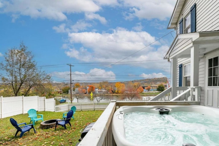 Great Location! Colleges! Hiking! Ithaca Commons! - Ithaca, NY