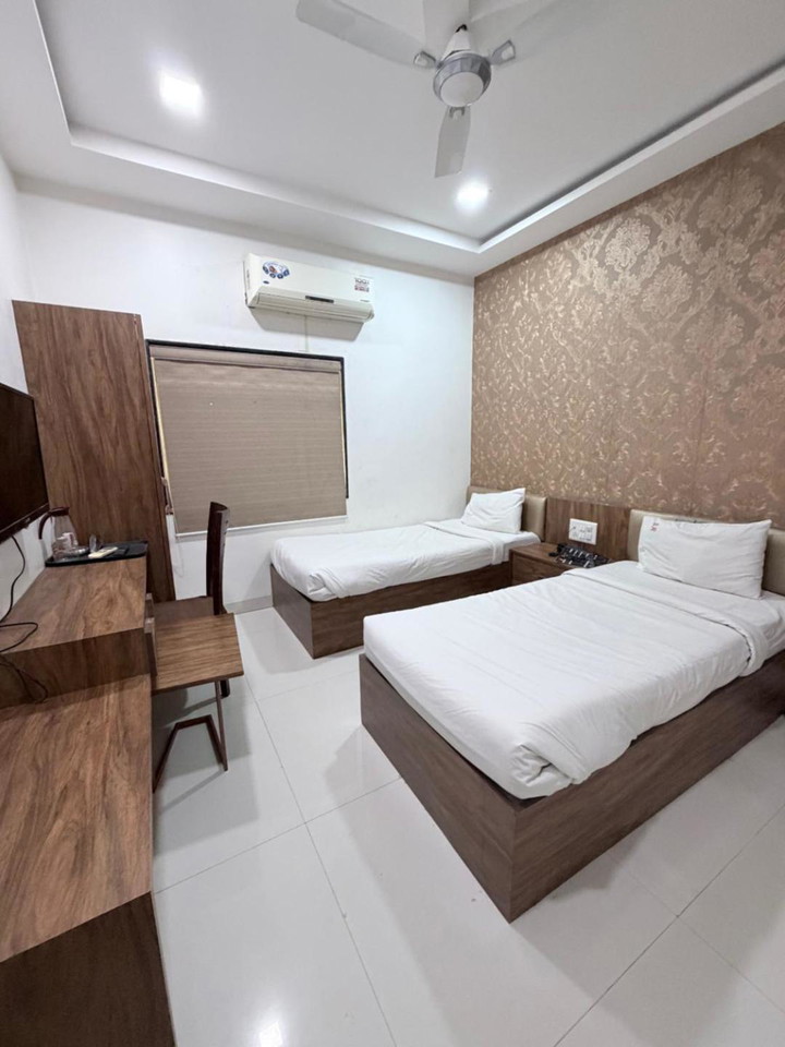 Hotel Sr Executive, Akola - Akola