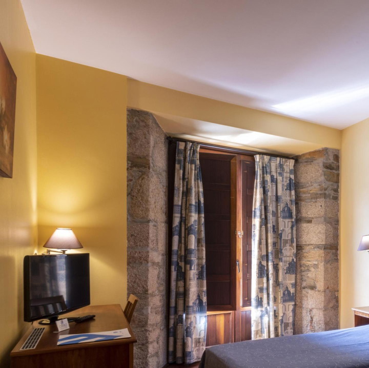 Hotel Aroi Bierzo Plaza - Molinaseca
