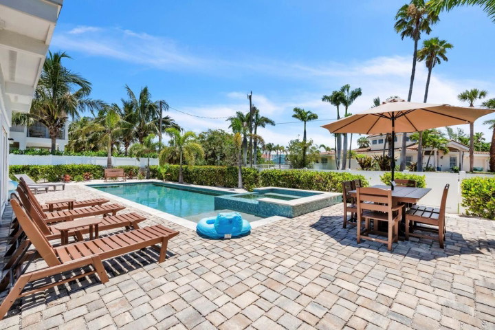 The Palm Leaf Home - Anna Maria, FL