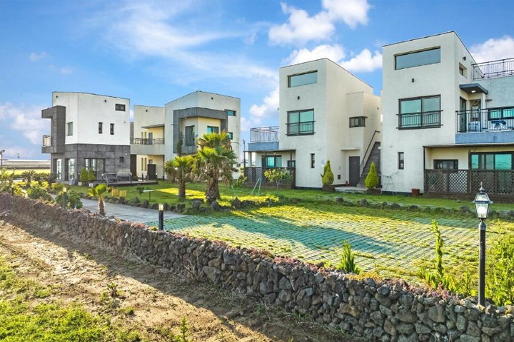 Jeju Gosanirang Pension - Jeju-si