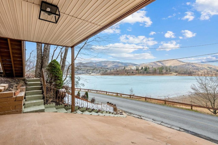 Lakeshore Living - Lake Junaluska, NC