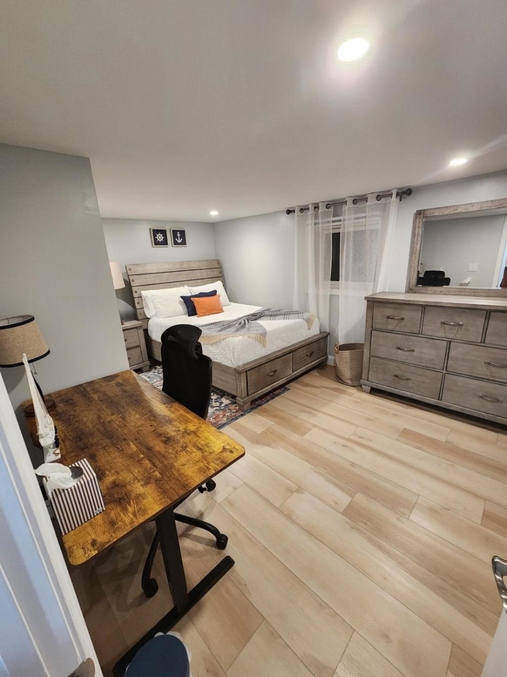 Quiet 3br Haven Sleeps 8, Deck, Fire Place, 2 Parking Spots - Lawrence, MA