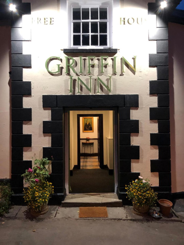 The Griffin Llyswen - 헤이-온-웨이