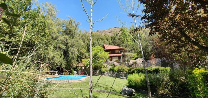 Casa De Montaña Inmersa En Bosque Nativo - Chile
