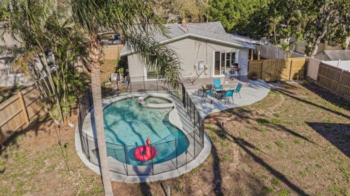 Cozy 3br Clearwater Home W Private Pool & Backyard Oasis - Clearwater, FL