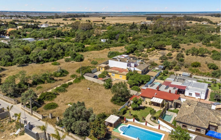 2 Bedroom Stunning Home In Chiclana De La Fronter - Cádiz