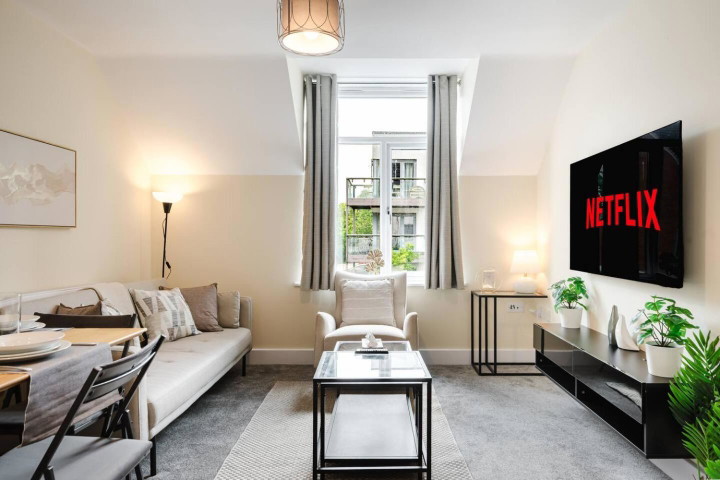 2 Bed Salford Apartment | Sofa And Airbed In The Living Room L Parking | Sleeps 5 - Manchester, NH