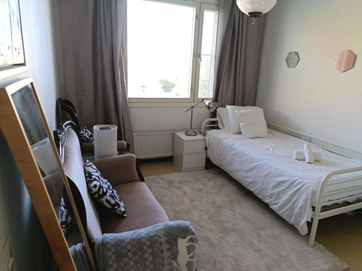 Stay Near Airport & Center & Train Station & Always Public Transport & "Self Check In" With Private Small Cozy Room In Shared Apartment -Room Only - Helsinki