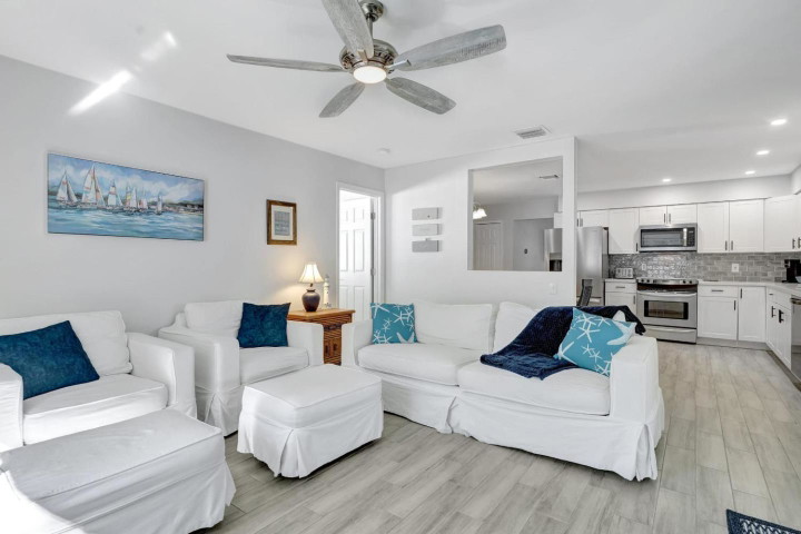 Bungalow Close To Naples Beaches - Naples, FL