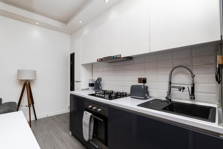 Parking, Sleeps 2, 1 Bedroom And New Interior - Aberdeen