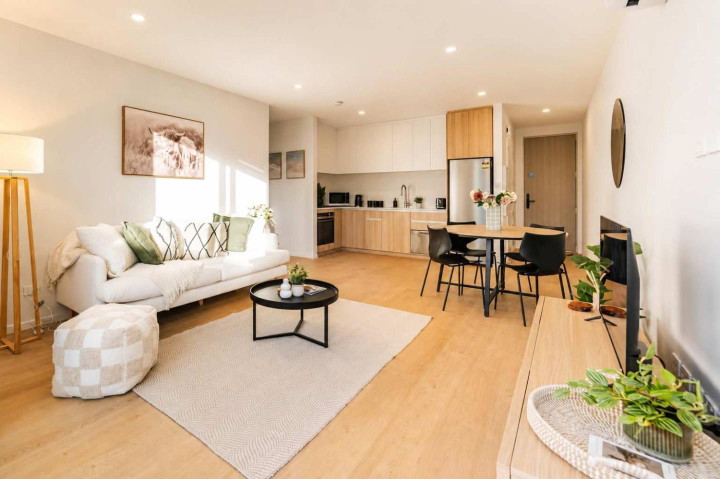Central 1br Apartment With Kitchen & Patio - West Coast