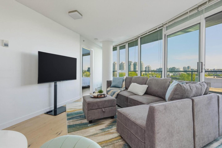 Pastel Pop 2br W/ 2 King Beds + Ac & Parking - Vancouver