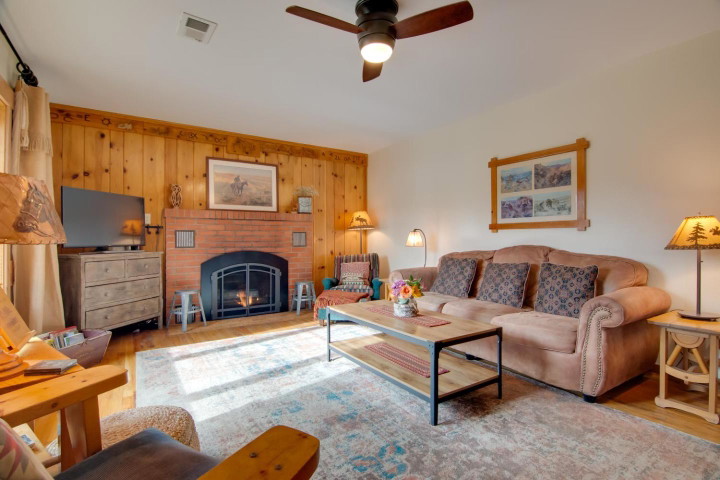 Charming Estes Park Cabin W/ 2 Private Patios! - Colorado