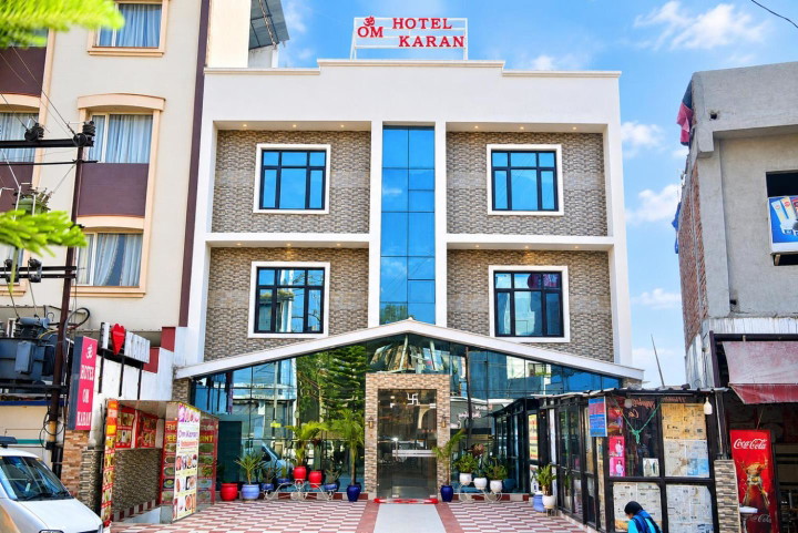 Hotel Om Karan By Staysup Near Katra Railway Station - India