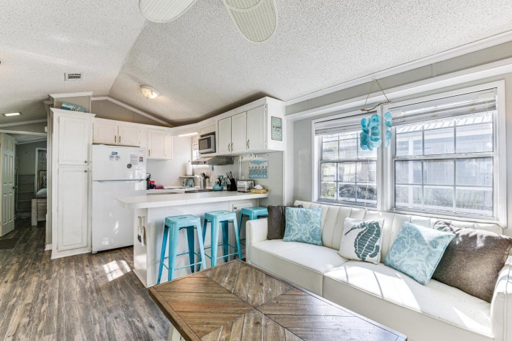 2.5 Blocks To Beach! ‘Miramar Tropical Cabana' - Florida Panhandle, FL