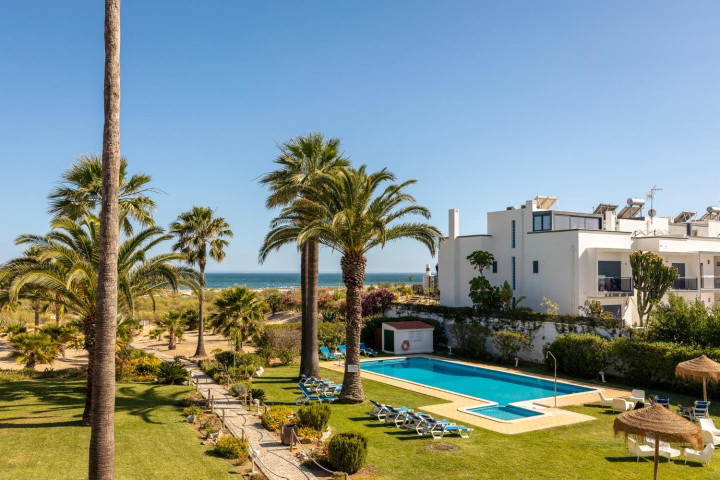 Praia Da Lota Beachfront Resort - Hotel & Apartments - Portugal