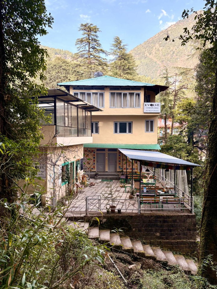 Eevolve Dharamkot - An Eco Hostel - Himachal Pradesh