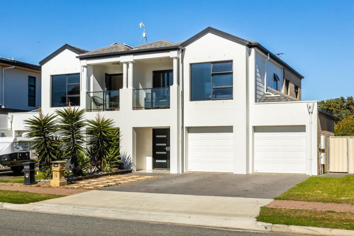 Swainson On 1 Lexington - 200m To Beach! - Glenelg