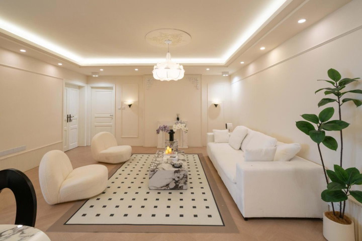 Molly House- Walk To Yu Garden And Near The Bund, East Nanjing Road, 3bedrooms 1study 2 Bathrooms Elevator Apartment - Shanghai