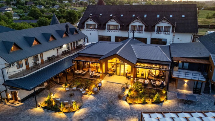 Sv Hotel, Restaurant & Airport Parking - Moldova