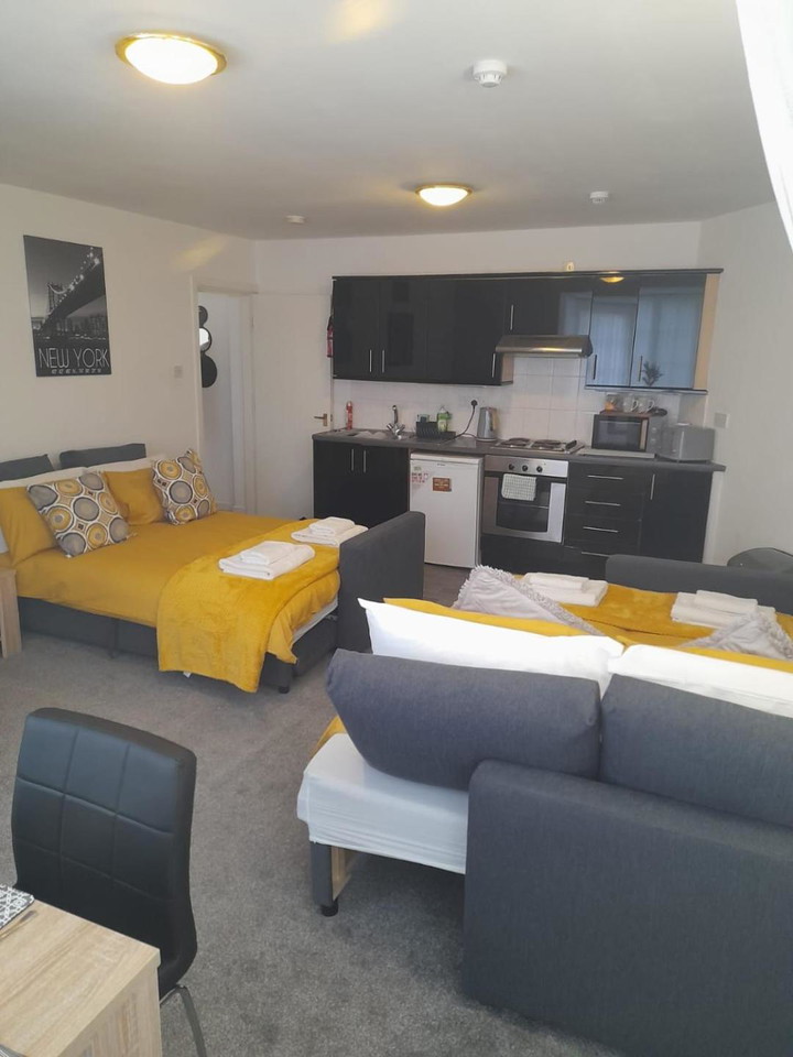 Flat 4 Corner House - Doncaster