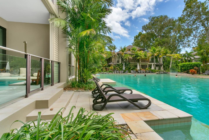 Swim Out Apartments In Triton Street Beachfront Resort Palm Cove - Cairns