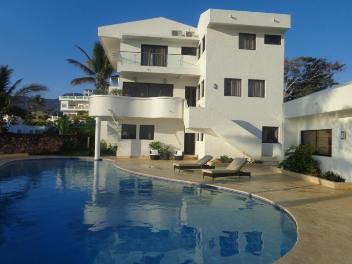 White House Mansion - Dominican Republic