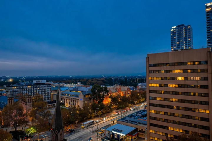 Koala Stay Luxury Cbd Retreat With Skyline Views - Stirling, SA, Australia