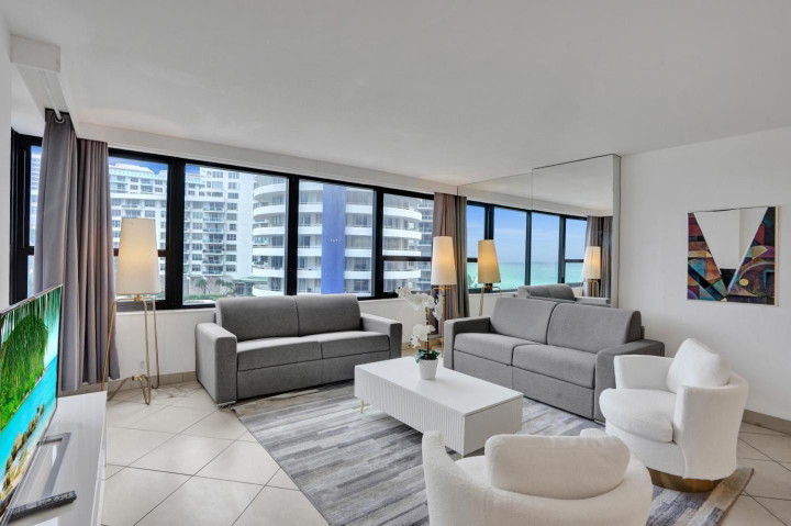 Resort Beach Condo W Beach Service 601 - Miami Beach, FL