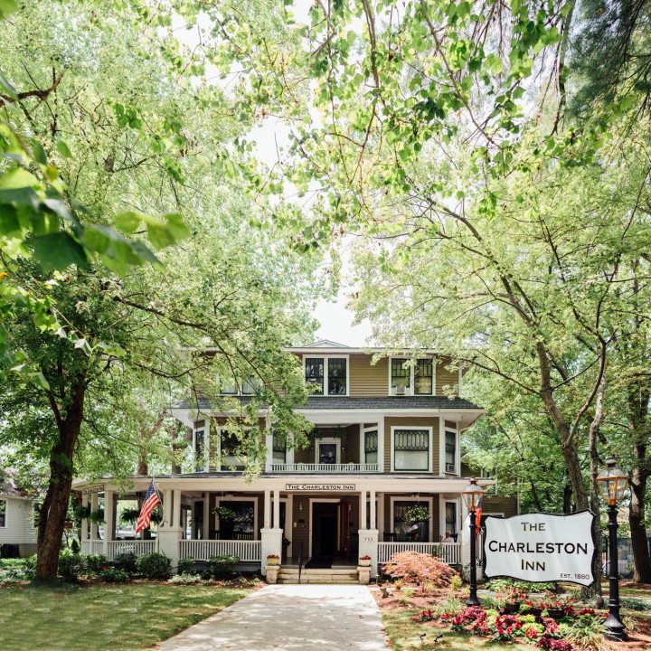 The Charleston Inn Hendersonville Nc - Hendersonville, NC