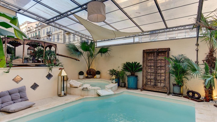Cocoon In Cannes ***** - Cannes