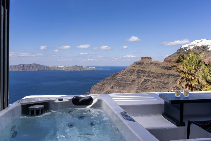 Manos Small World - Santorini