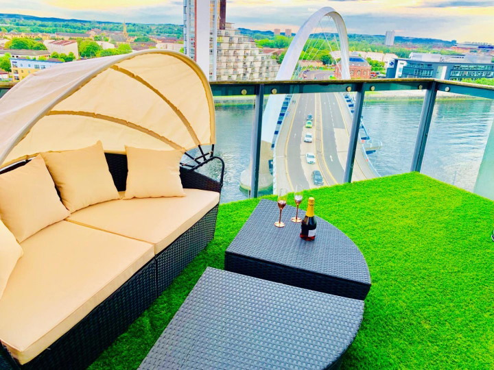 Glasgow City Centre - The Penthouse With Riverviews - (Duplex, 3 Bedrooms, 3 Bathrooms, 2 Living Rooms/kitchen, Private Sky Terrace, 2 Parkings, Top Floor, Huge - 2100 Sq Ft, Secc Hydro) - East Kilbride