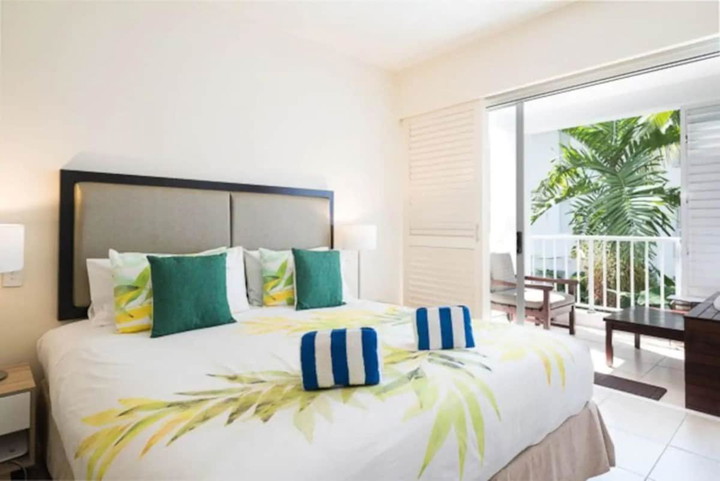 Couple's Coastal Haven Retreat At The Beach Club - Cairns