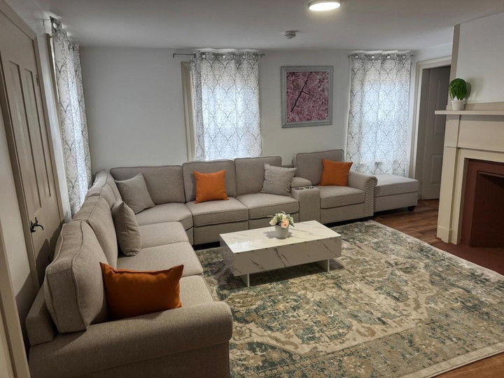 3 Bedrooms Apartment Near Malls Hospital Salem - Salem, MA
