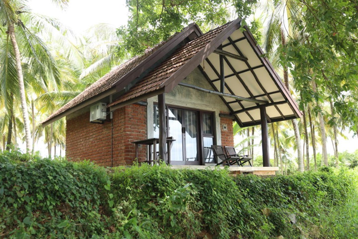 Aji Fruit Farm Cottage Peaceful Lakeside Farm Stay With Sunrise Views 02 - Sri Lanka