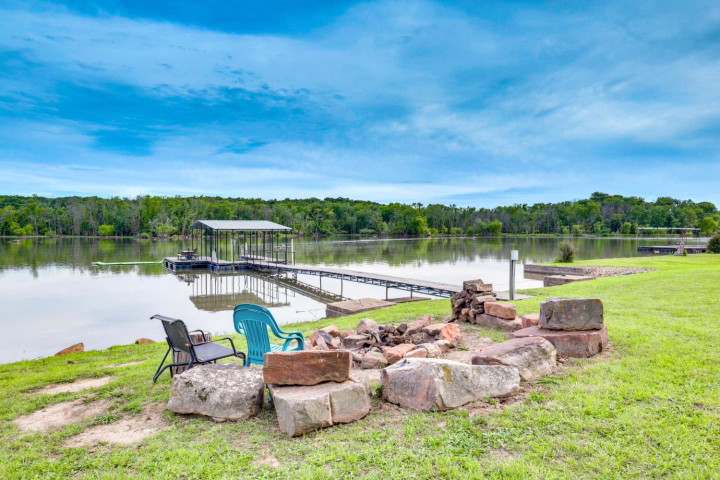 Lake Of The Ozarks Cabin W/ Private Dock + Kayaks - United States