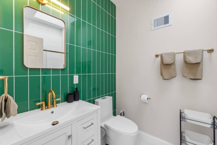 Elegant Home W Patio | In-unit Laundry Near Nyc - Jersey City, NJ