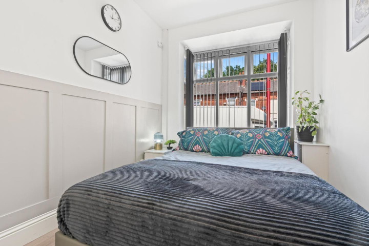 Free Parking ,Modern 4 Bedrooms 10min From Birmingham City Centre Ideal For Contractors ,Groups And Families - Birmingham