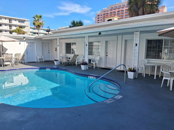 Tropical Sky Ranch Motel - Clearwater Beach, FL