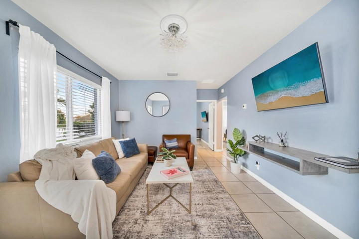 Charming House With Fenced Yard - Great Location - West Palm Beach, FL