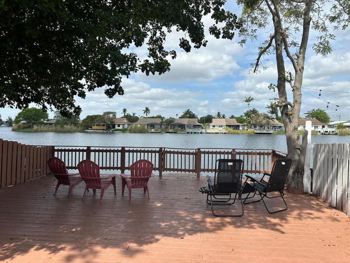 Stunning Lake View Villa - Broward County, FL
