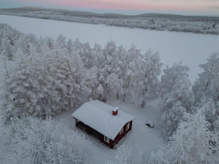 Log Cabin On The Banks Of Ounasjoki River - Rovaniemi