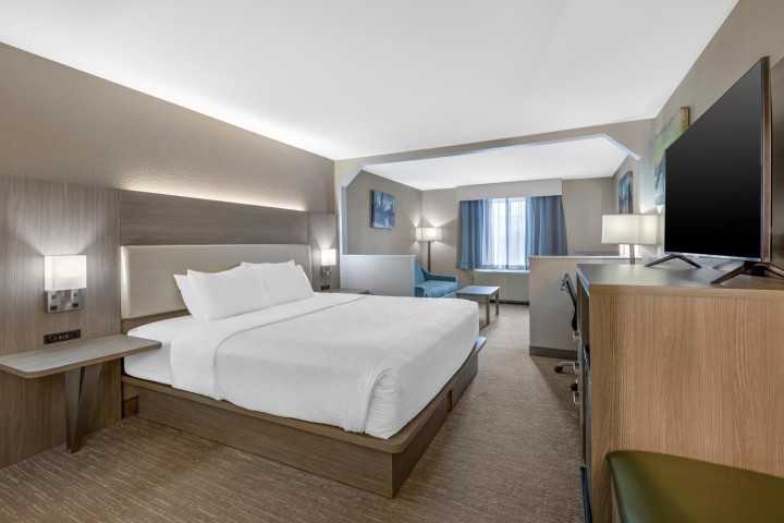 Best Western Plus Pioneer Park Inn - Fairbanks, AK