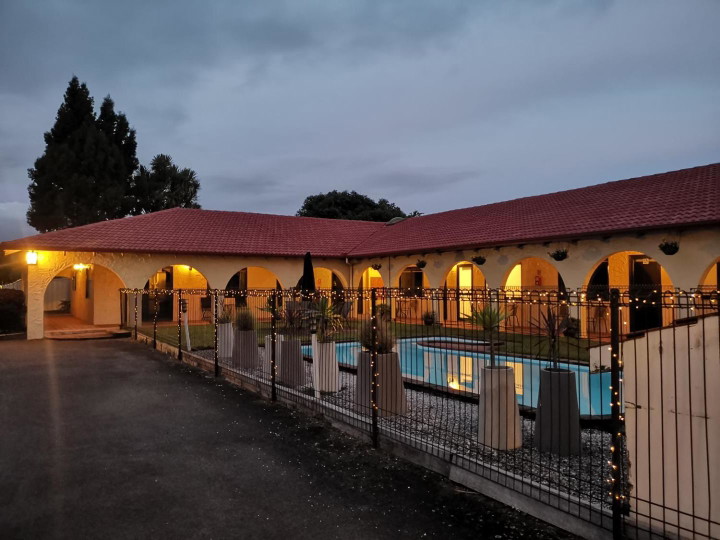 Captains Quarters Motor Inn - 