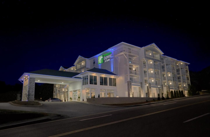 Holiday Inn Express Pigeon Forge – Sevierville By Ihg - Douglas Lake, TN